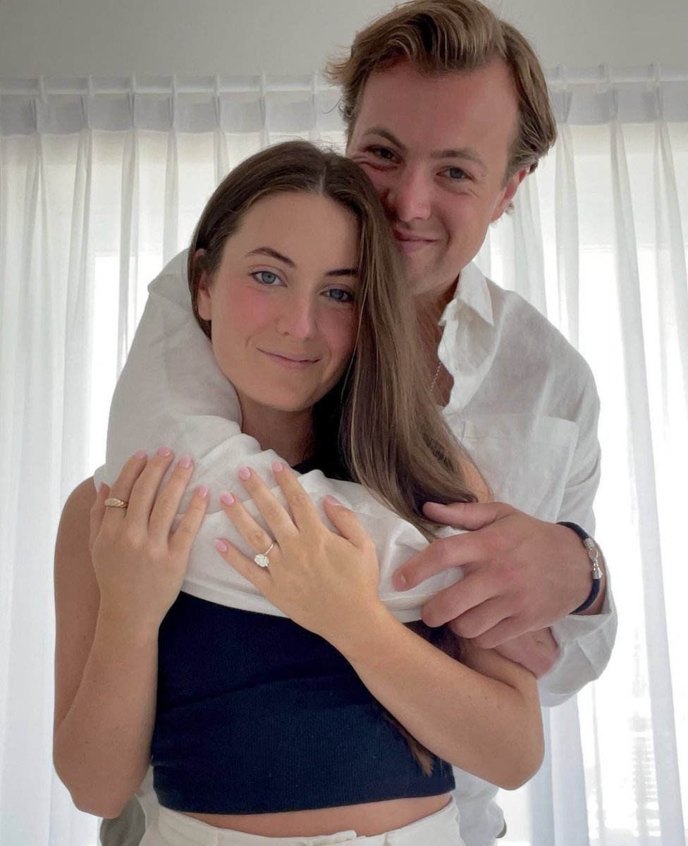 [Boston Bruins] Congrats Chuckie and Kiley! 💍 👏 : r/BostonBruins