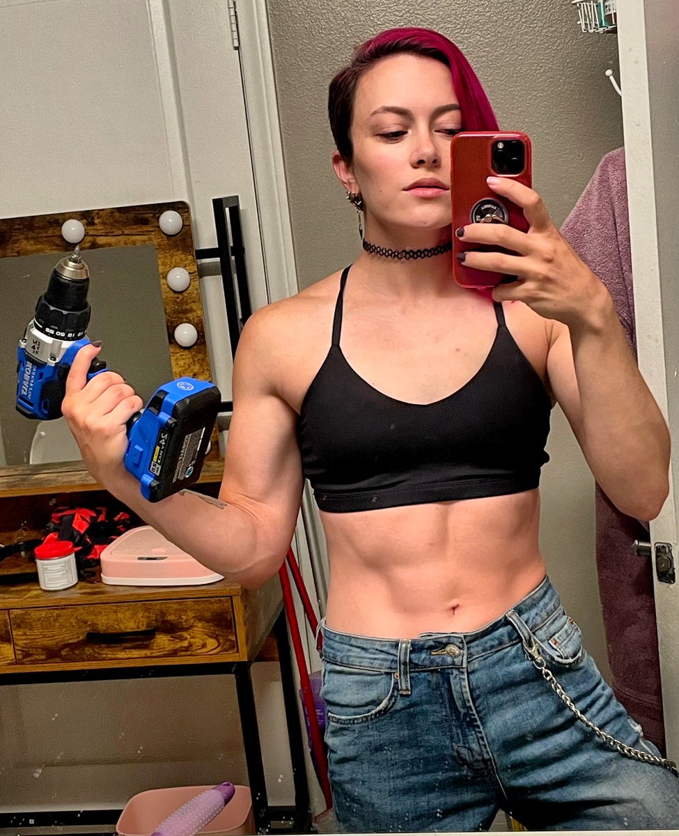 Female Muscle Fan💪 On Twitter Rt Clairemax I Heard You Needed Help