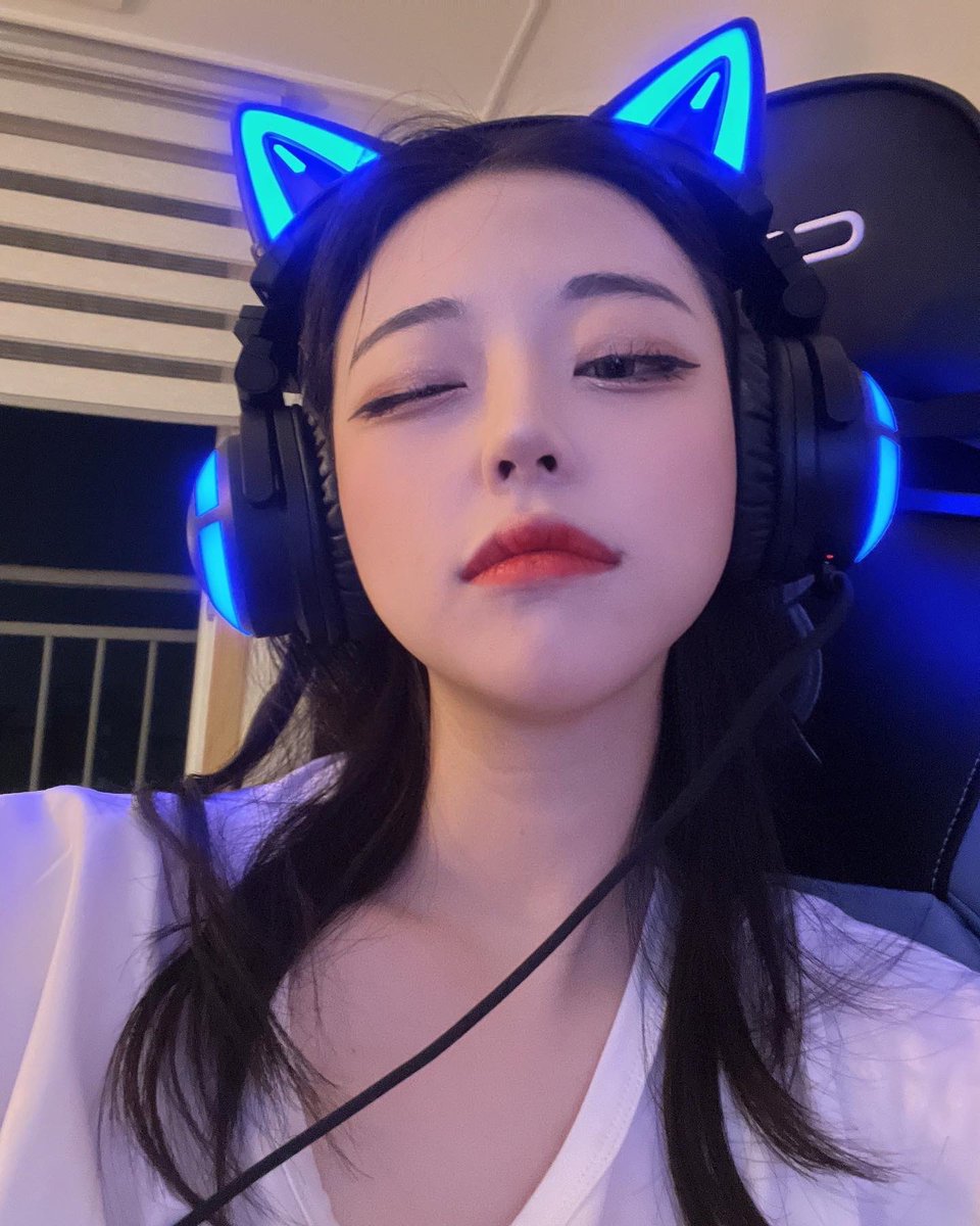 🤨 Hina .•♡ @hapycb