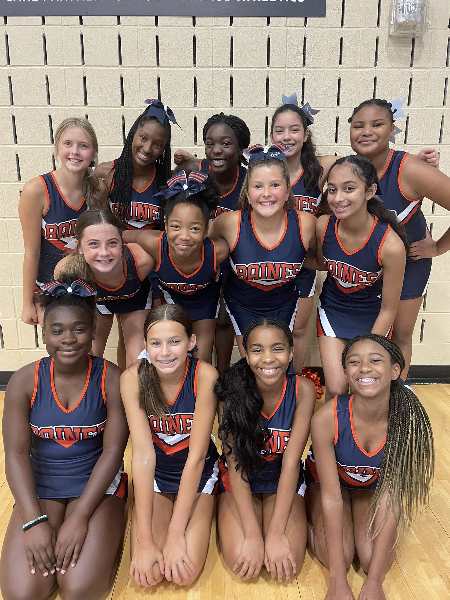 Middle School Cheerleaders Stunts