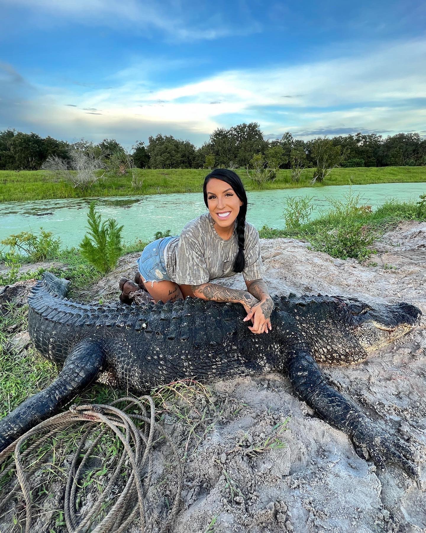 TW Pornstars - 2 pic. Paige Bauer 💦💓. Twitter. 🐊🤙🏼 gator hunt in the ...