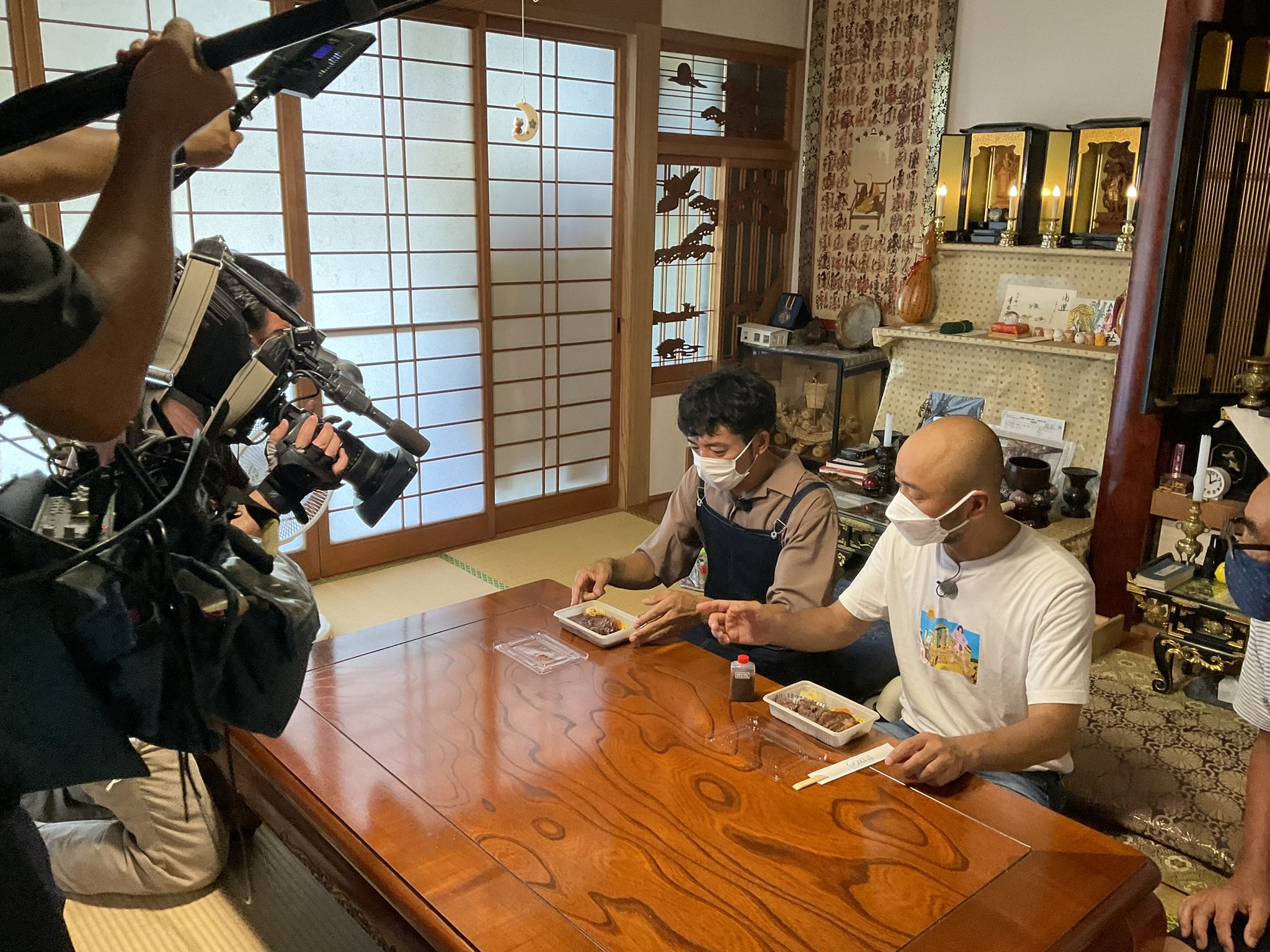 どぶろっくの一物【公式】 On Twitter テイクアウトした食事を通りすがりに出会った人の家で食べました。どぶろっくの一物 Dnlxh9whum