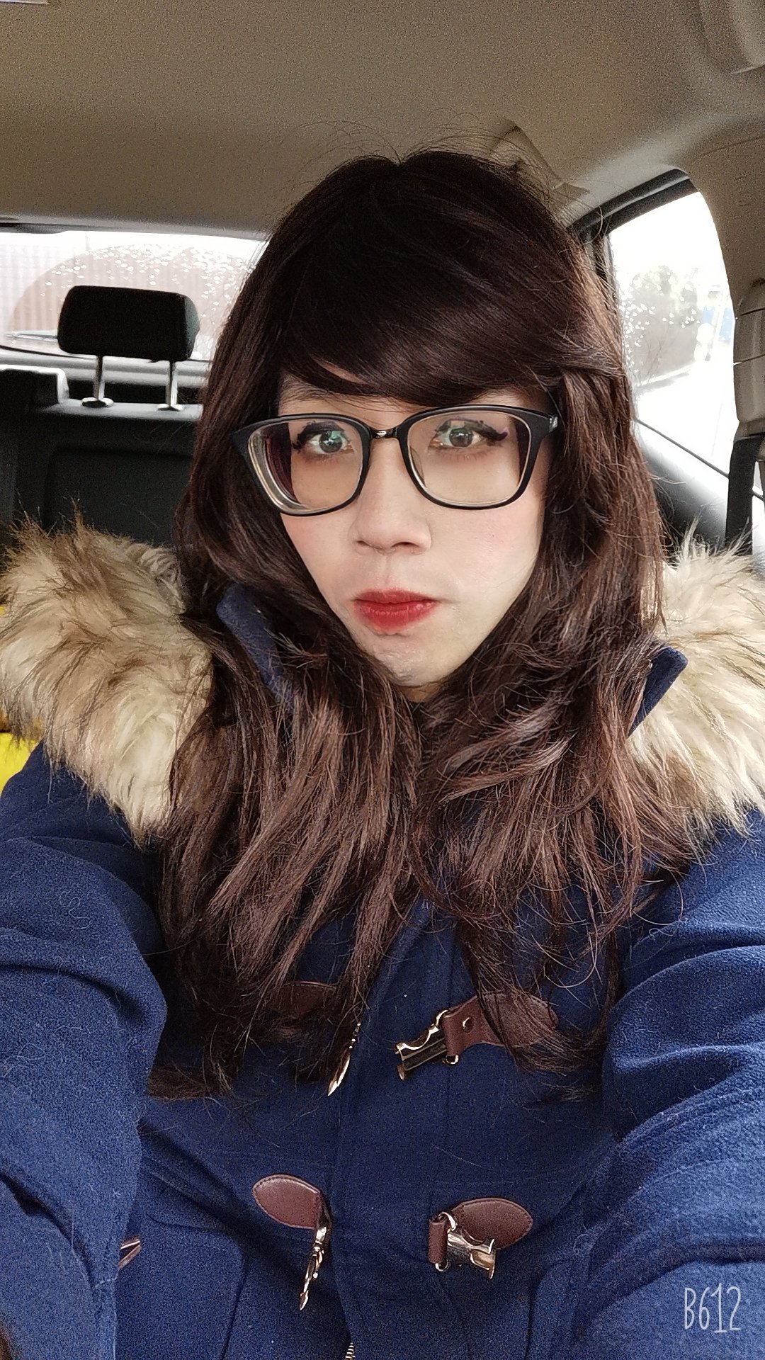 Yuuumiiiiicd伪娘 On Twitter 有个大叔一直想约我,这次终于约上了。大叔体型属于壮,胖形。但鸡巴粗大而且还角度特别弯,顶的我前列腺好舒服。边吸rush边被操。。。感觉再