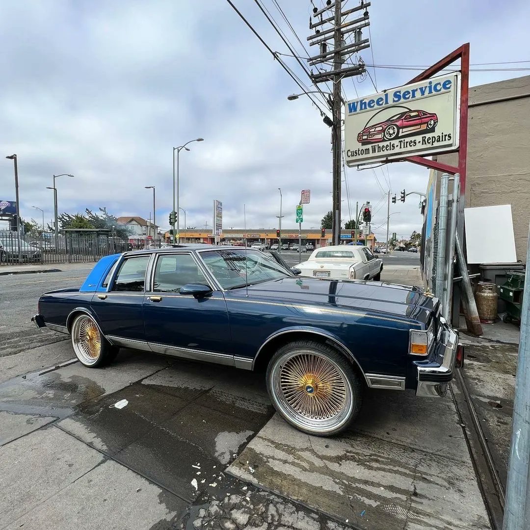 Box Chevy On 30 Inch Rims