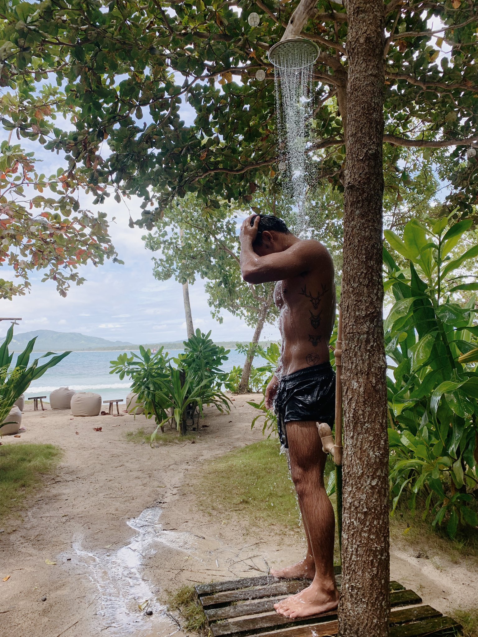 James Sab Labrigas on Twitter: "shower with me, yeah? https://t.co/jEaRWvh09Z" / Twitter