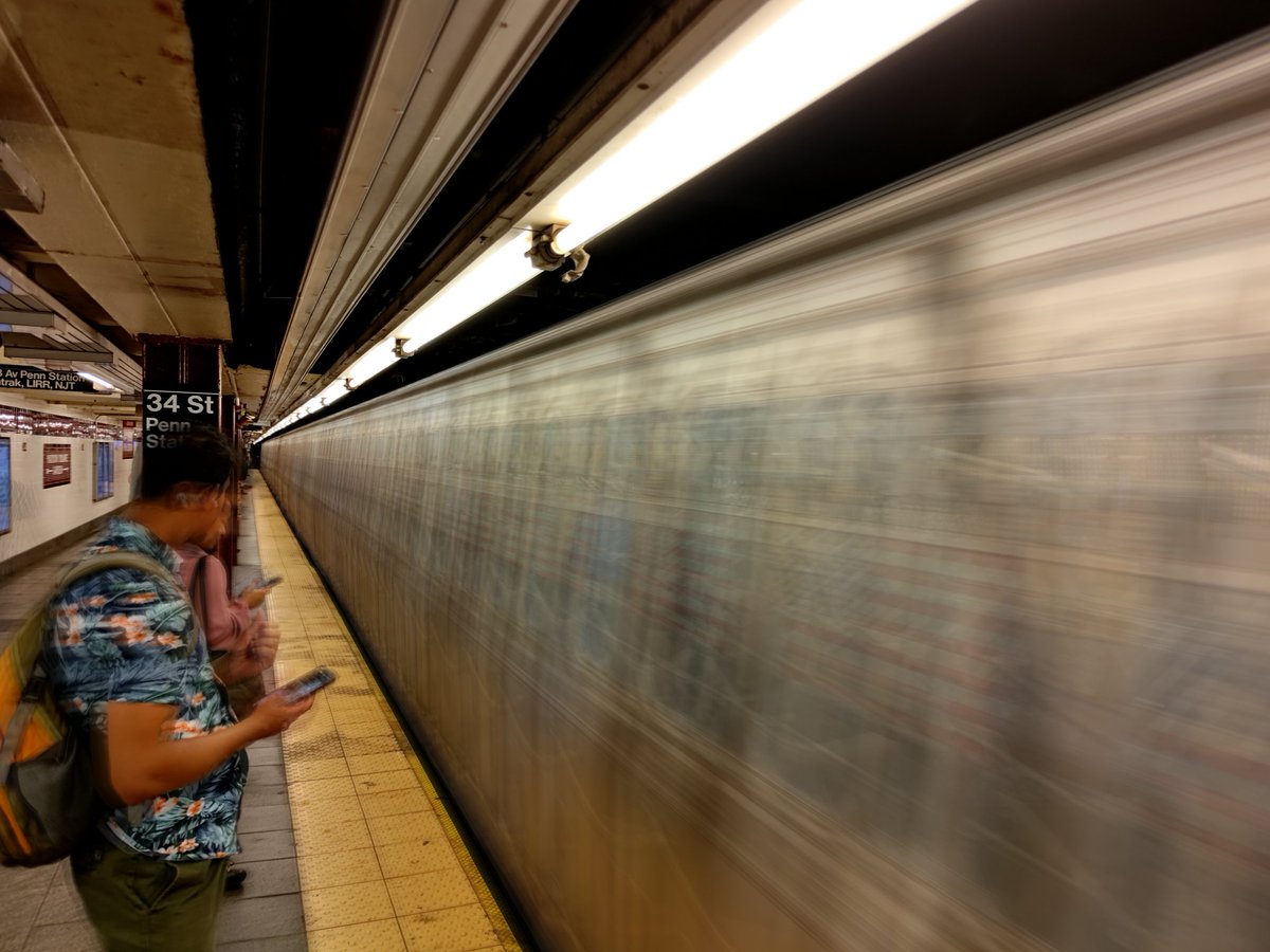 I'm having plenty of fun with the Zenfone 9's "Light Trail" mode ...