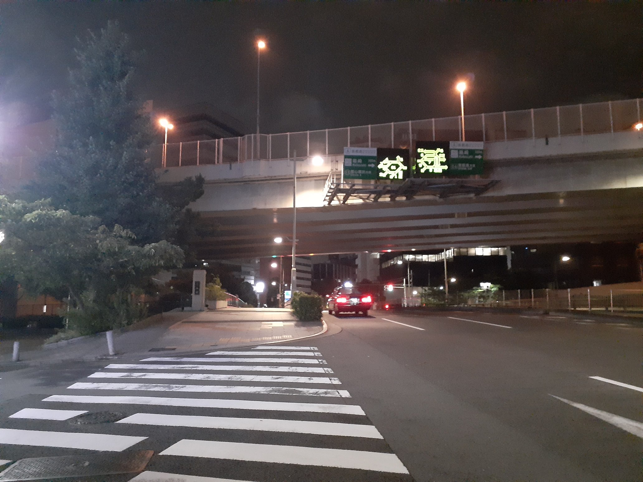 特急 `・ω・ ゞ4両2扉 C100土曜日東モ43b／日曜日東セ44b売り子 On Twitter 宿に帰ってきた。 迎えに来てくれた