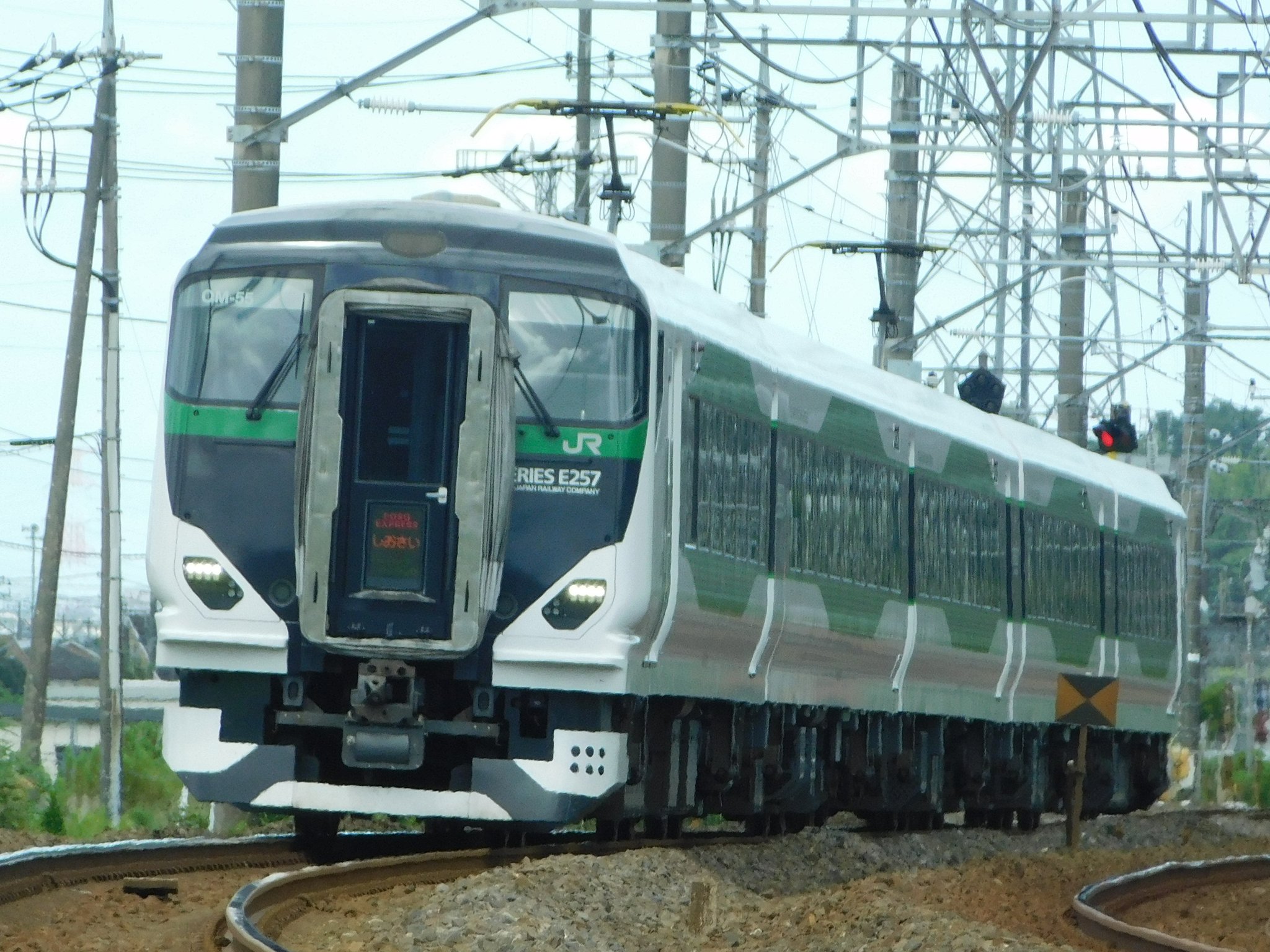 京 成 通 特 on Twitter: "2022.8.11(山の日) 9301M:特急しおさい81号銚子行き E257系5500番台オオOM-55編成 1093レ:EF65-2074牽引 ...