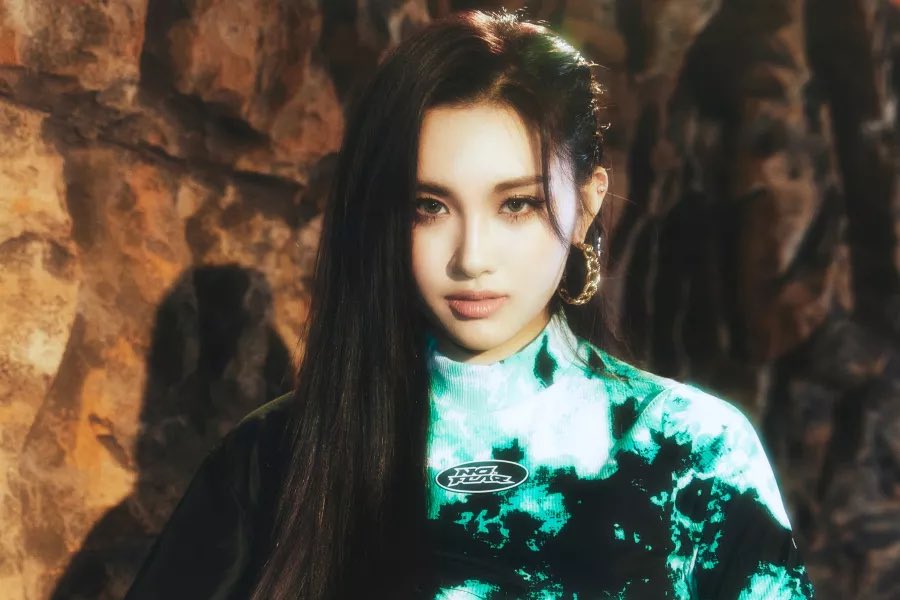 Kpopina On Twitter إيقاف أنشطة آيشا من Everglow لأسباب صحية