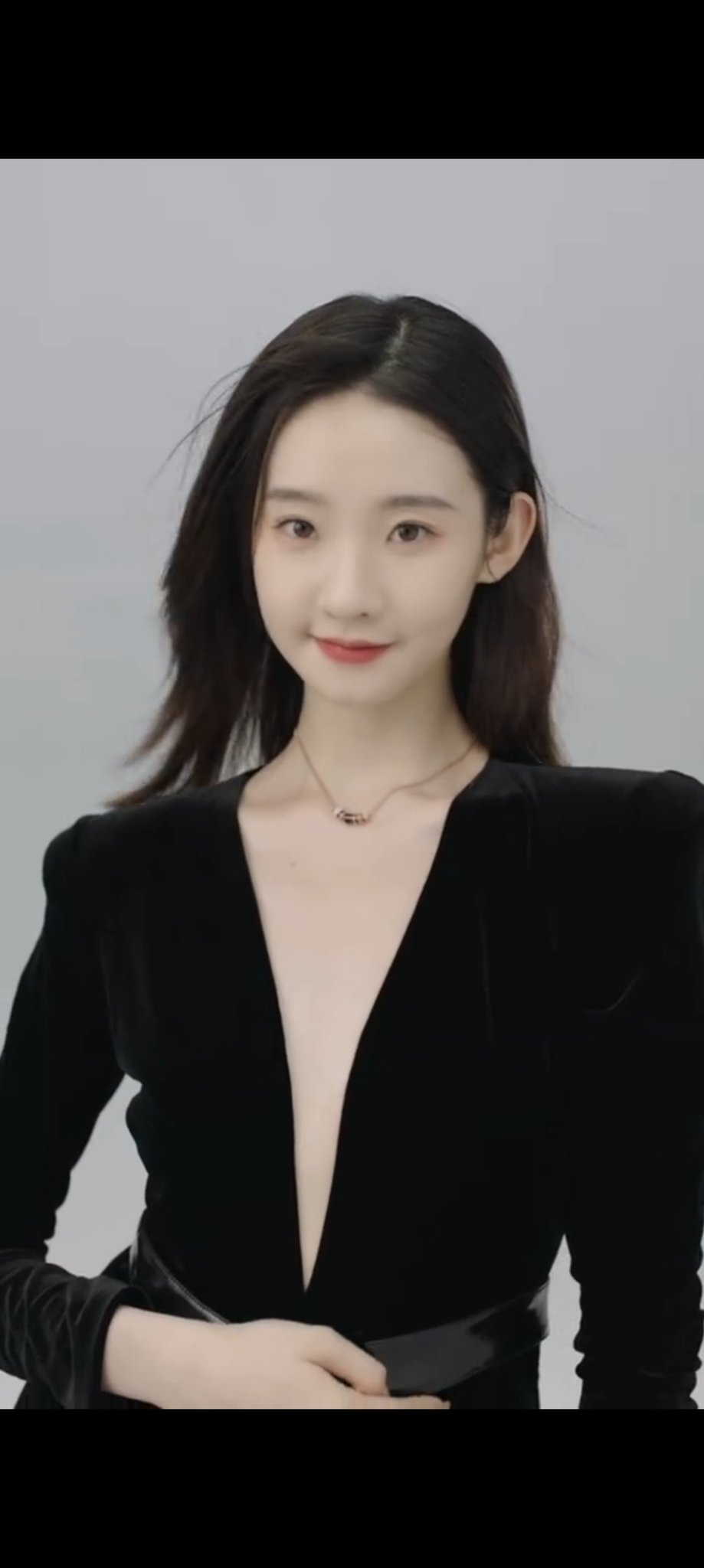 喜欢女明星新账号 On Twitter 射屏 意淫 射屏明星 ぶっかけ Cumtribute 意淫明星 精液 舔屏 明星 张艺凡 直接把衣服扒开,两个奶子就露了出来