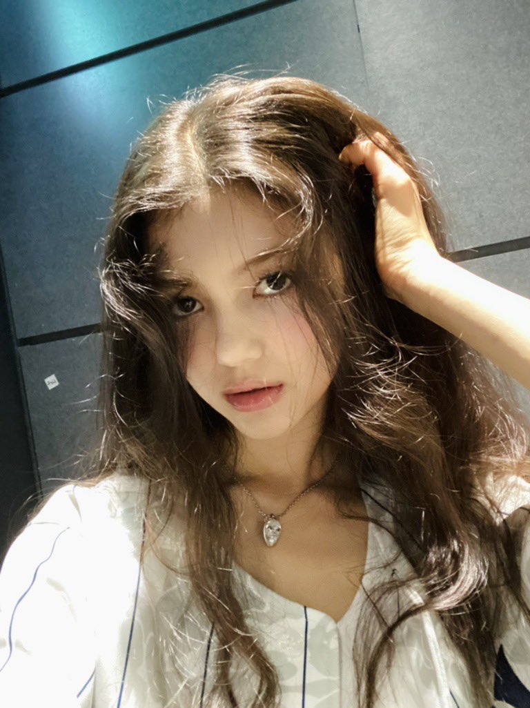 Newjeans Pics On Twitter This Danielle Selfie