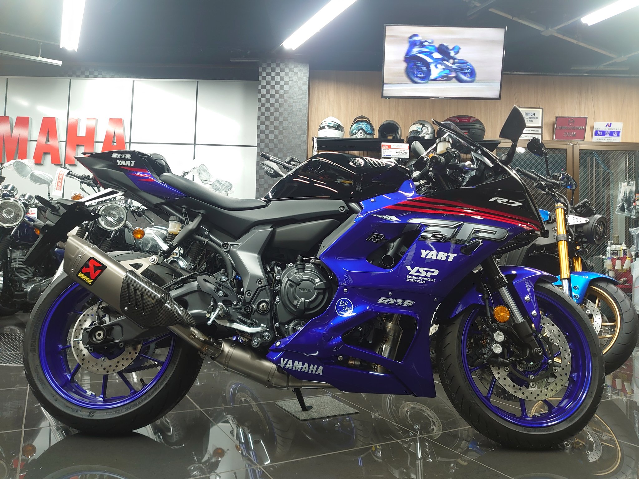 YSP千住 on Twitter: "#YZFR7 YAMALUBE 外装キット 取付ました！ マフラーも #アクラポビッチ に交換してよりレーシーな雰囲気がカッコよく仕上がりましたよ♪ 1台 ...