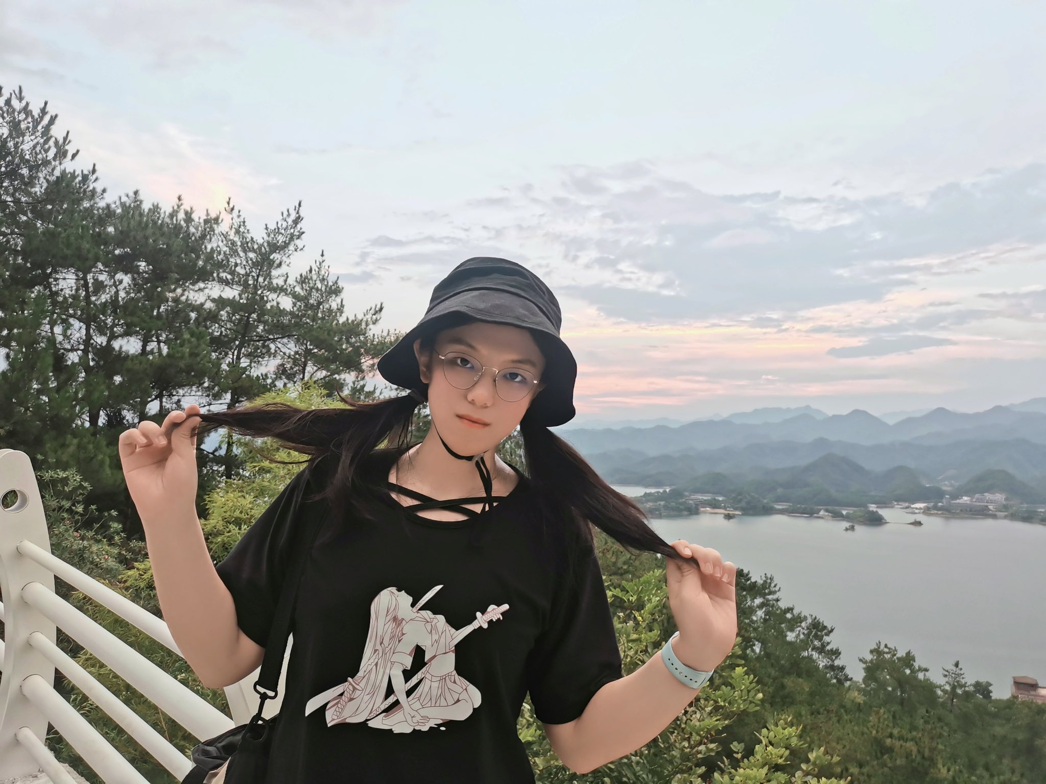 LightQuantum on Twitter: "被闺蜜拉着绑了个双马尾 长揪揪! https://t.co/Od25mH9QyW" / Twitter