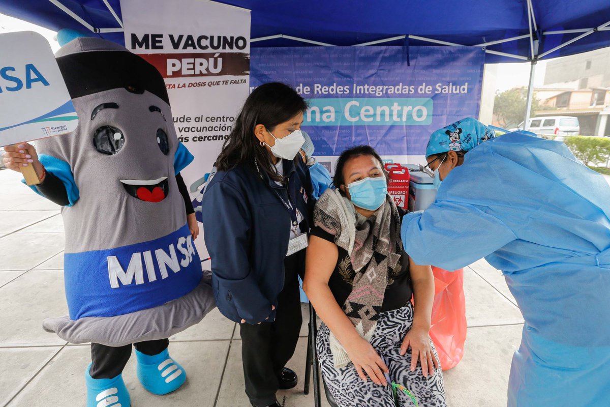 📸 El Minsa_Peru relanza la campaña "Me vacuno en la Línea 1" en las ...