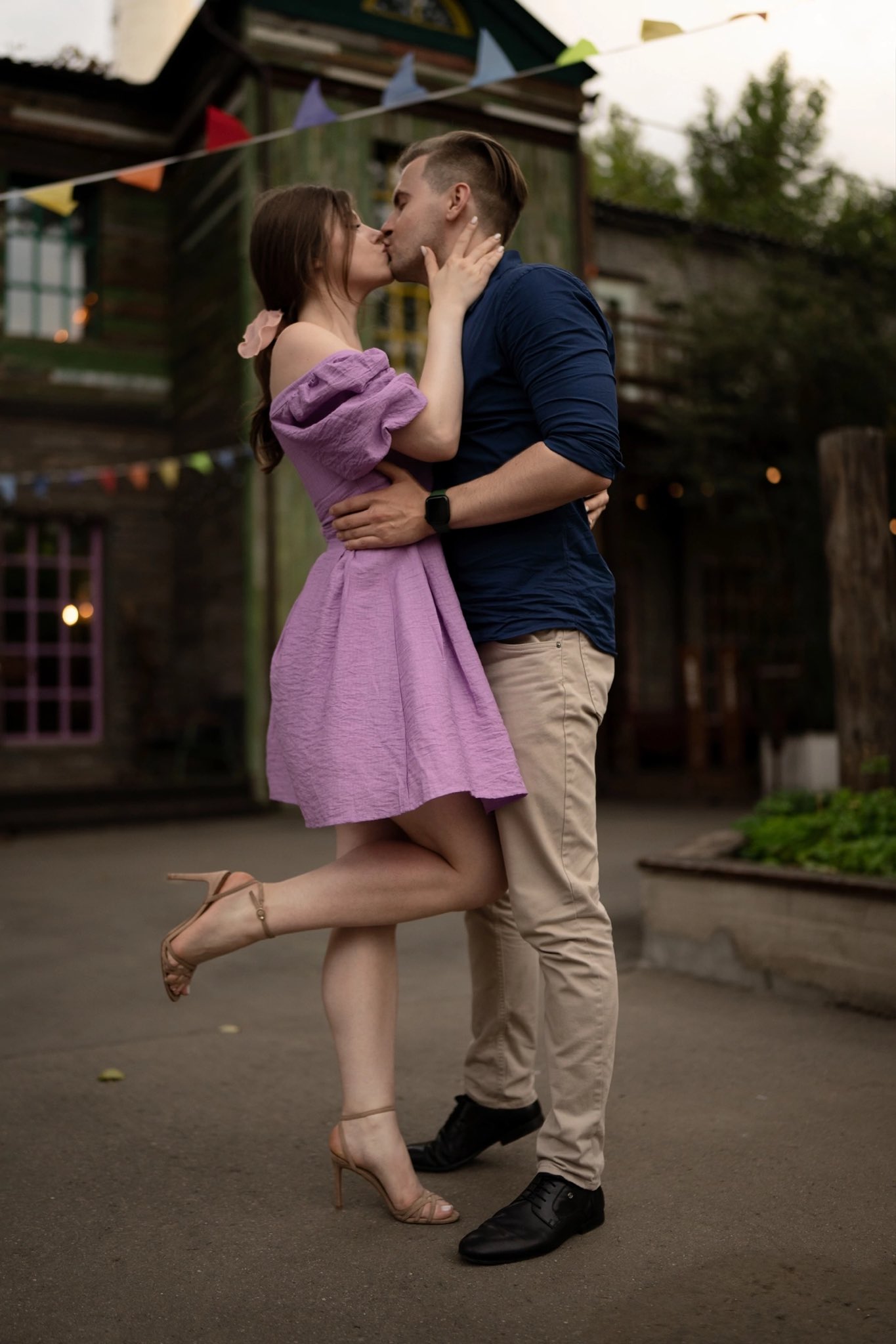 GraysonFin 💥 on Twitter: "Without cosplay / in cosplay https://t.co/SXAZKURG1l" / Twitter