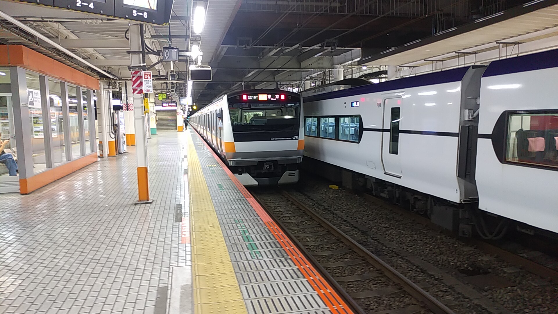 八王太郎 on Twitter: "#おやすみトレイン さてそろそろ寝ます。 E233系T3編成快速東京行き。 それではおやすみなさい。 https://t.co/gzR3oVvtFX ...