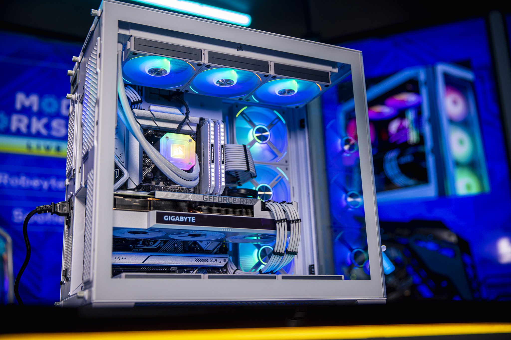 Intel Gaming on Twitter: "This #ModWorkshop was proudly built by @spofie and @robeytech 😤 Kudos ...