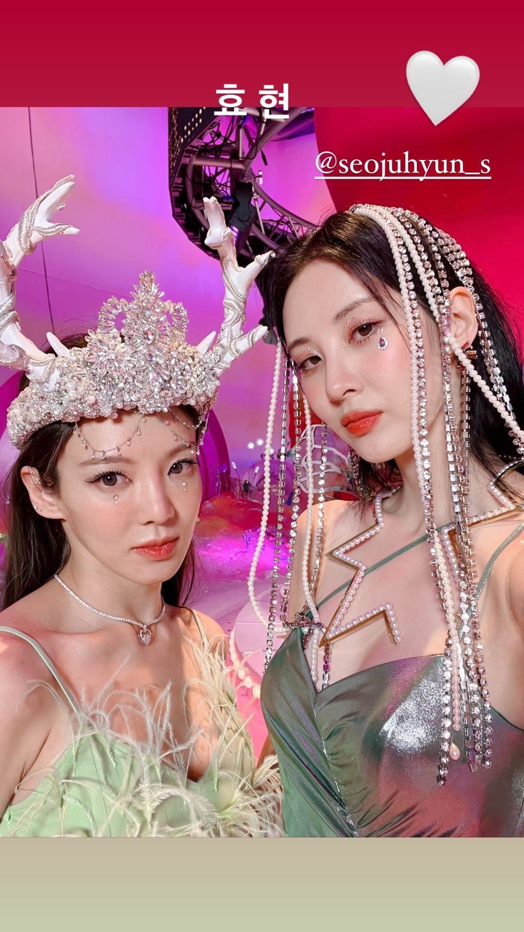 HYU 🕷 DEEP on Twitter: "Hyoyeon Instagram Story update with Seohyun 'HyoHyun @/seojuhyun_s' '💖 ...