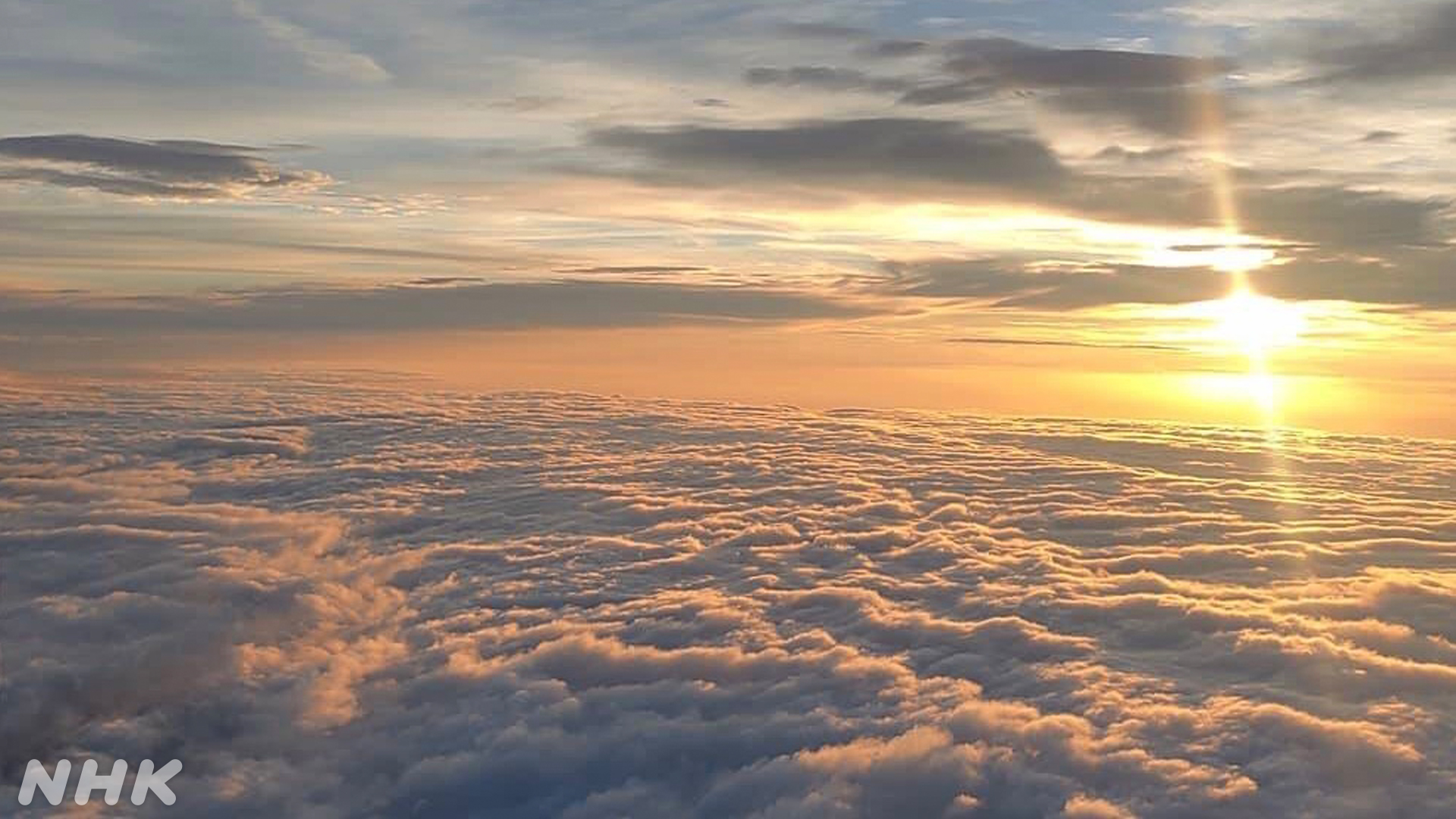 NHKラジオニュース on Twitter: "#マイあさ 富士山のご来光。7月、坂本さんの仲間が撮影したそうです。 https://t.co/2QC7sSicOO https://t.co ...