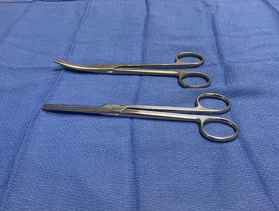 🧵regarding what we in the US often call 'suture scissors', but which ...