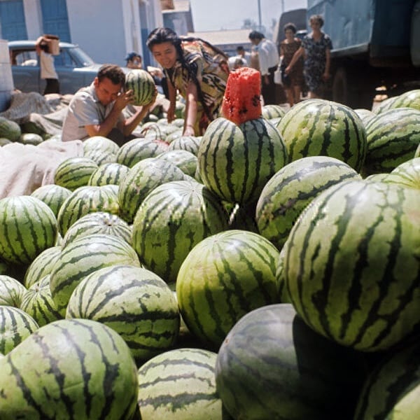 Soviet Postcards 🕊 on Twitter: "Watermelon market in Uzbekistan https://t.co/5rWPBpk0xH" / Twitter