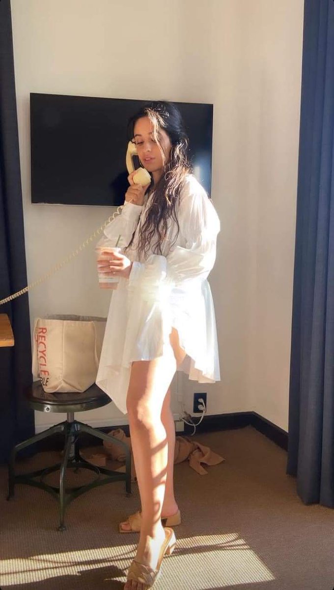 Camila Cabello displays a fine leg Leg_45 @leg453