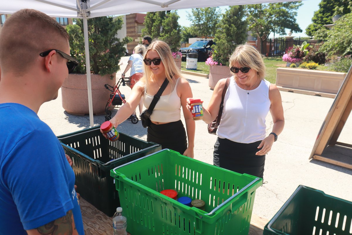 Hunger Task Force, Inc. on Twitter: "Today was an incredible day during Wells Fargo $5 Day at ...