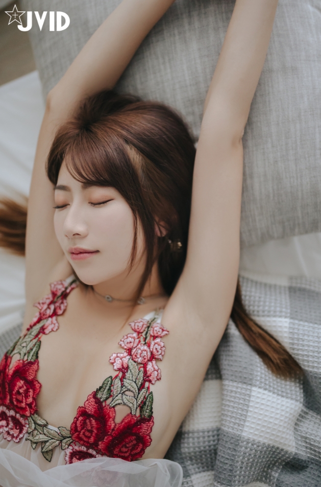 你從這個角度看著我..... 是想對我做什麼呢?🤔 https://t.co/1HCbmuNRtg @JVID_official @jkftaipei 比特Elsa @chuuu_0908