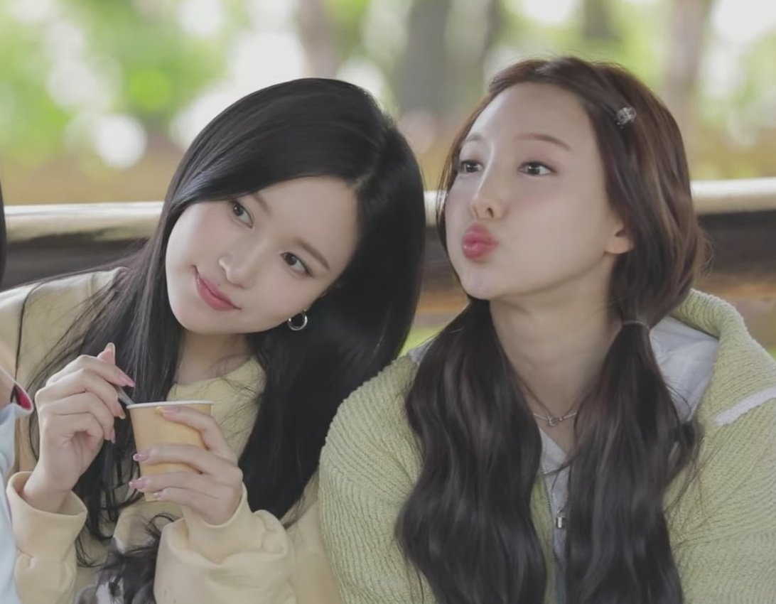 Gwen on Twitter: "My Minayeon Socmed AU Recommendations: A thread: (mostly for my rereading ...