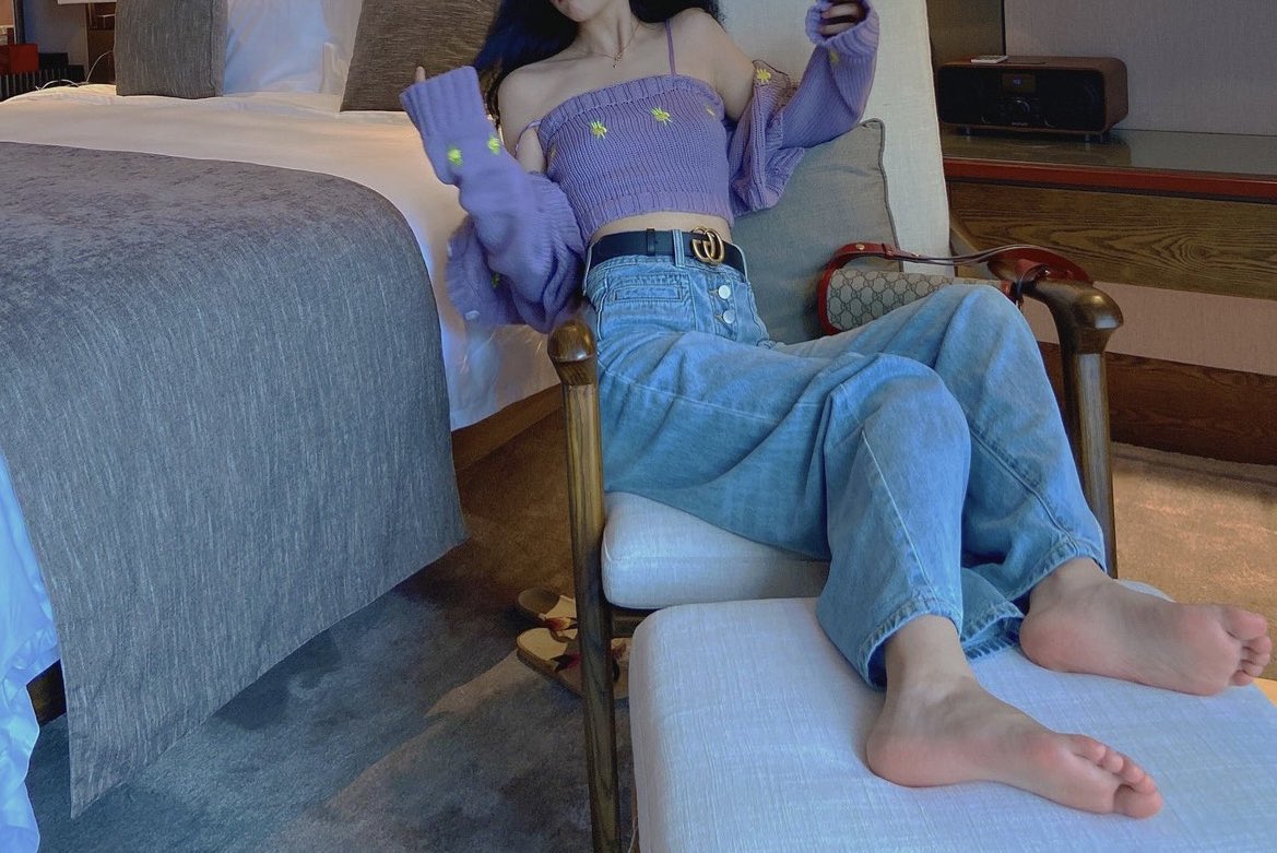 北京木木女s On Twitter 贱狗跪在地上挨个舔脚趾缝 女朋友突然来电话 一边大口吸主人的脚底 一边接她电话 北京 女王 女s Rezf3tdmvs