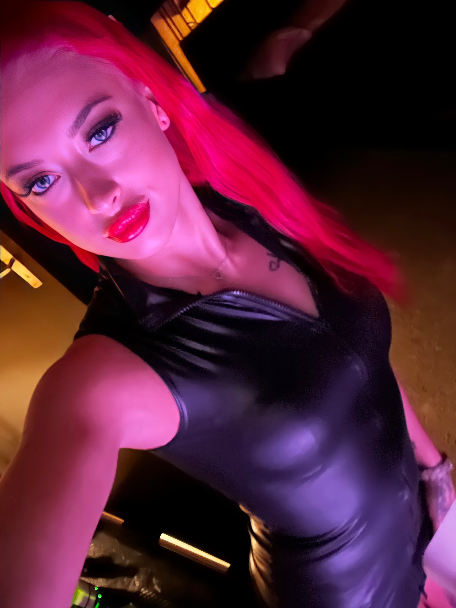 Bizarr Lady-Katy Red on Twitter: "Heute eine Late-Night Session gehabt 😏🌙😈 https://t.co ...