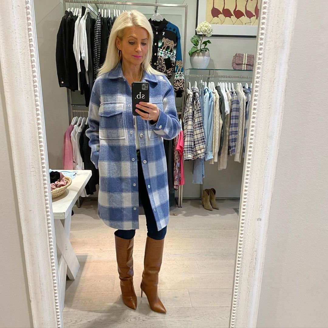 Kev Pickering on Twitter: "Selfie Snatching... https://t.co/PjFbduxHV8" / Twitter