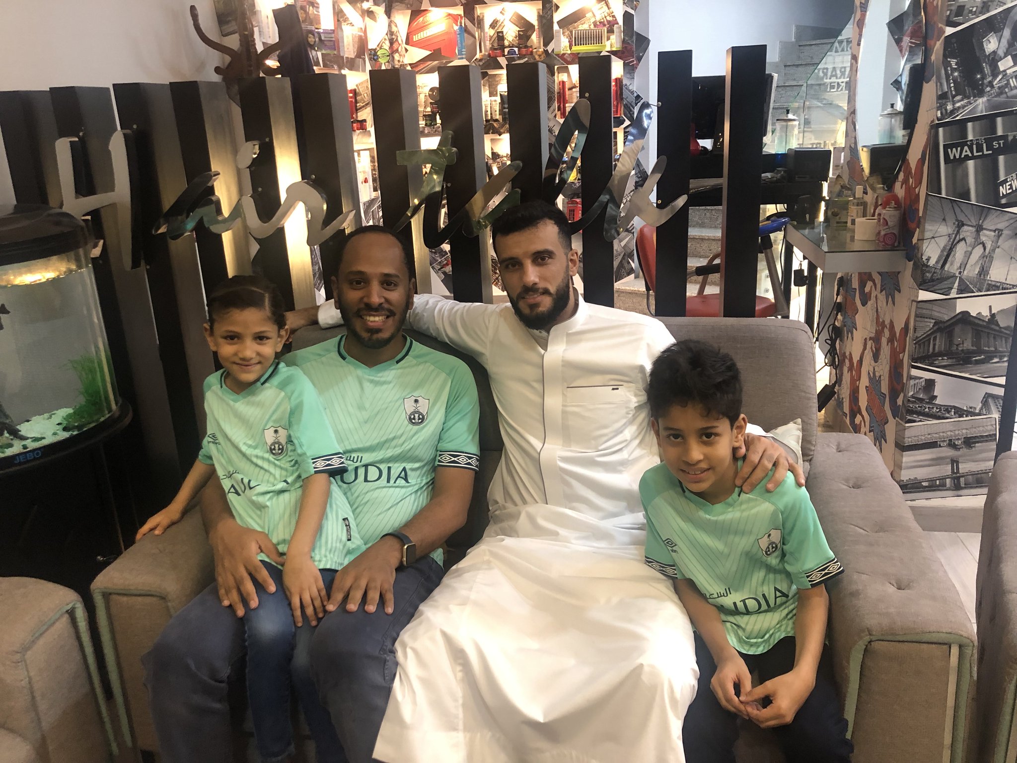 محمد سعيد الشهراني On Twitter Omaralsomah أحببتنا و أحبنناك كل عقدة و لها عقيد، لكن عقدة