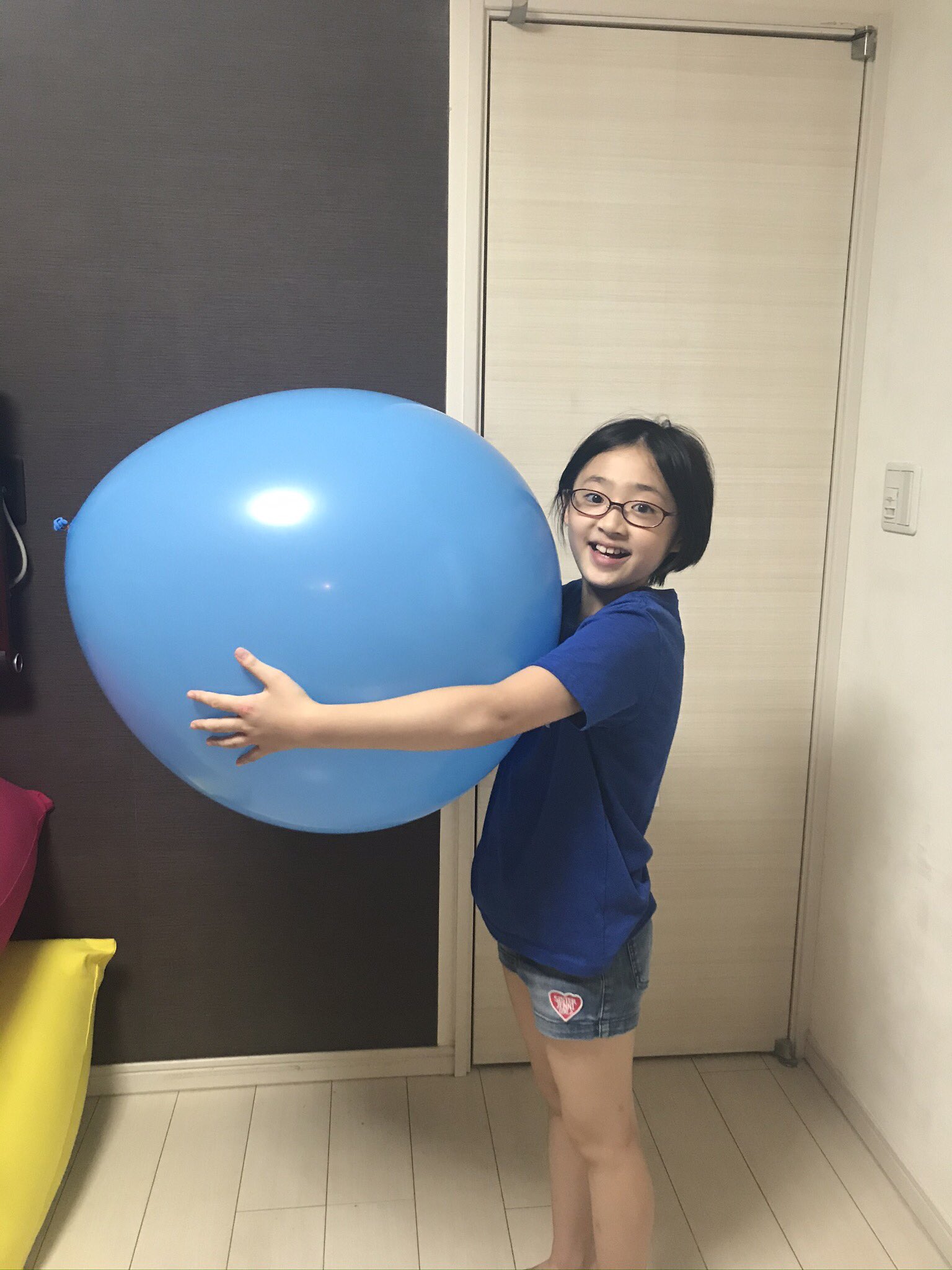 Ai Furusato母 on Twitter: "1メートル弱くらい？の巨大風船作って遊びました！ 大人は膨らますのでヘトヘトです。 https://t.co/K6bjOIXBA5 ...