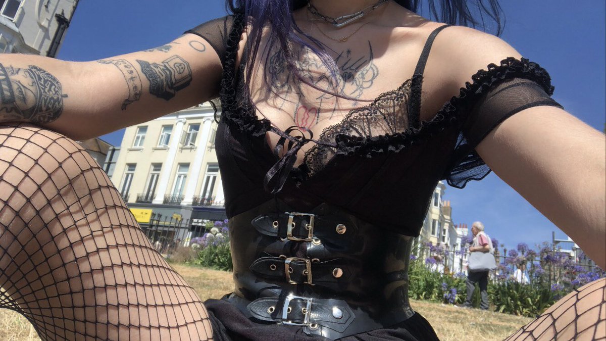 Miss Vera Violette 🇬🇧/🇫🇷 on Twitter: "🌈🖤"