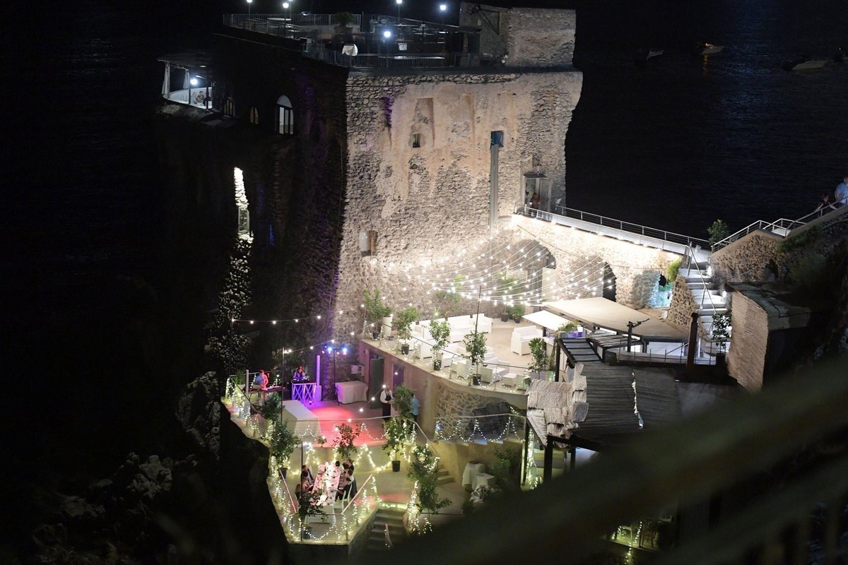 The "Torre Normanna" restaurant in which Selena celebrated her 30th ...