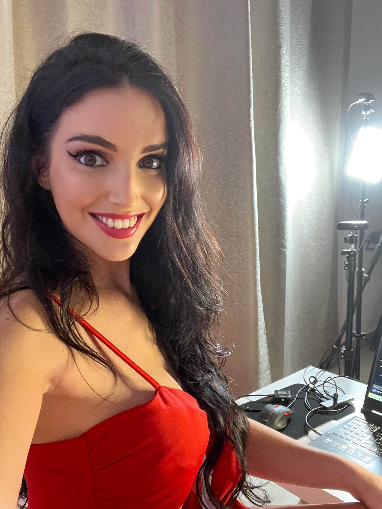 Animatrices & Célébrités 🇫🇷 on Twitter: "RT @PriscillaLiaud: C’est parti 🥳#twitch https://t.co ...