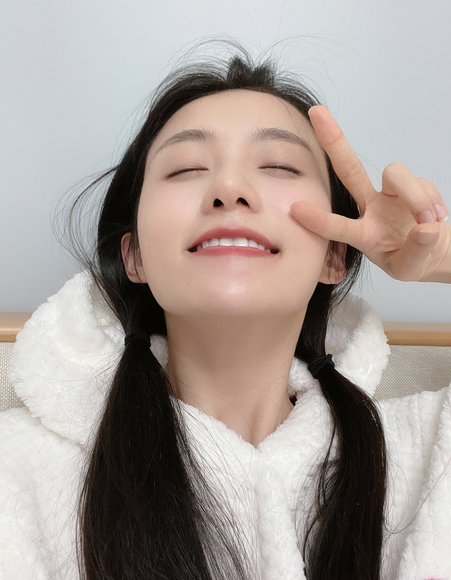 Pic Pic On Twitter 每次口交完，饥渴的伢伢都不愿意浪费你的精液，想要让你把它们全都射在自己的脸上，自己再把它们舔感觉。那么你更喜欢让她用什么姿势和表情来迎接你的精液呢
