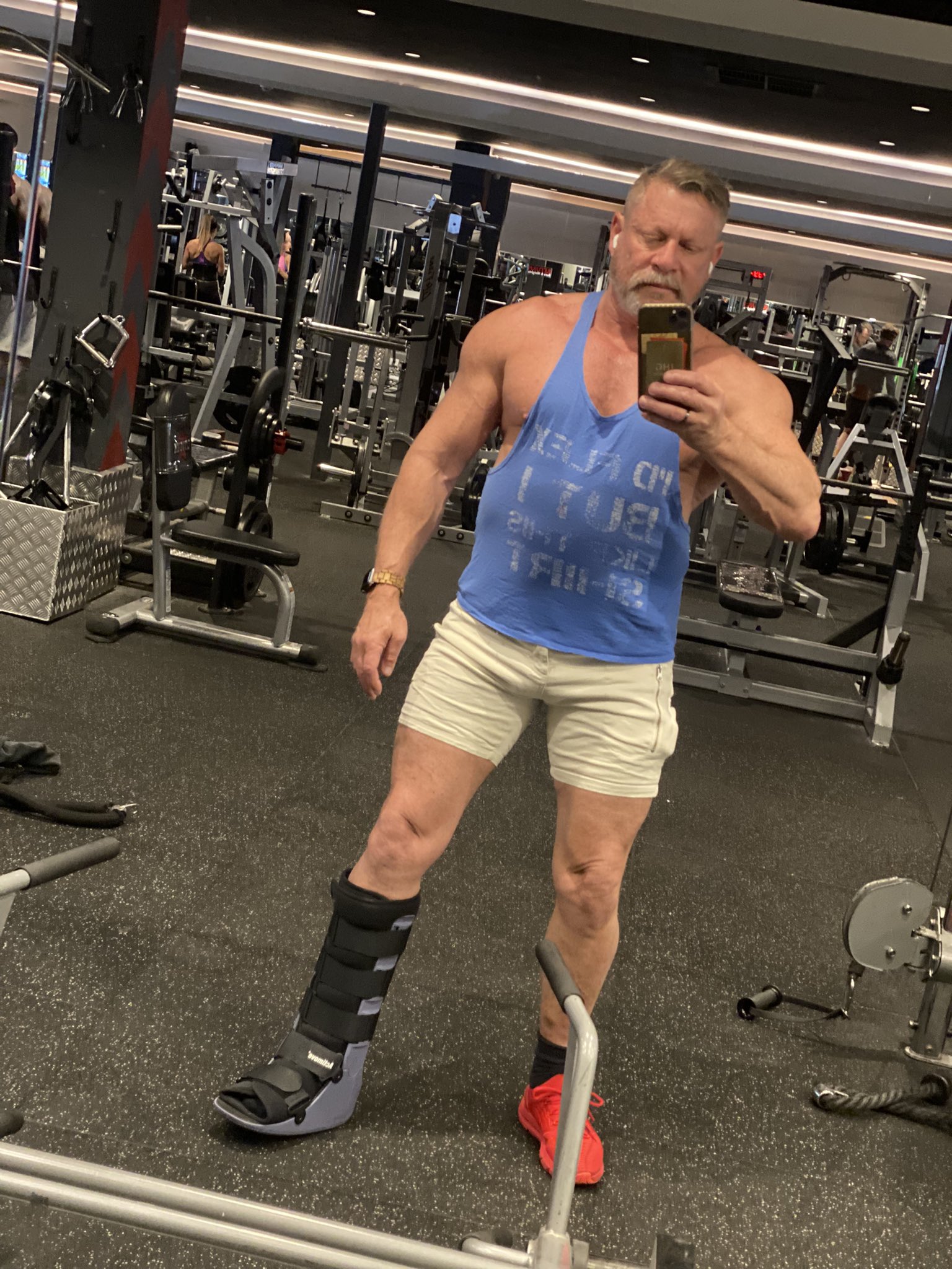 Dandownunder on Twitter: "still able to workout with a boot .😎😏winning https://t.co/FKgQicr1k9 ...