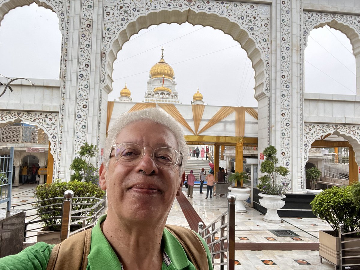 Ok, back home, some of my Delhi pics, first, the Sikh temple, its ...