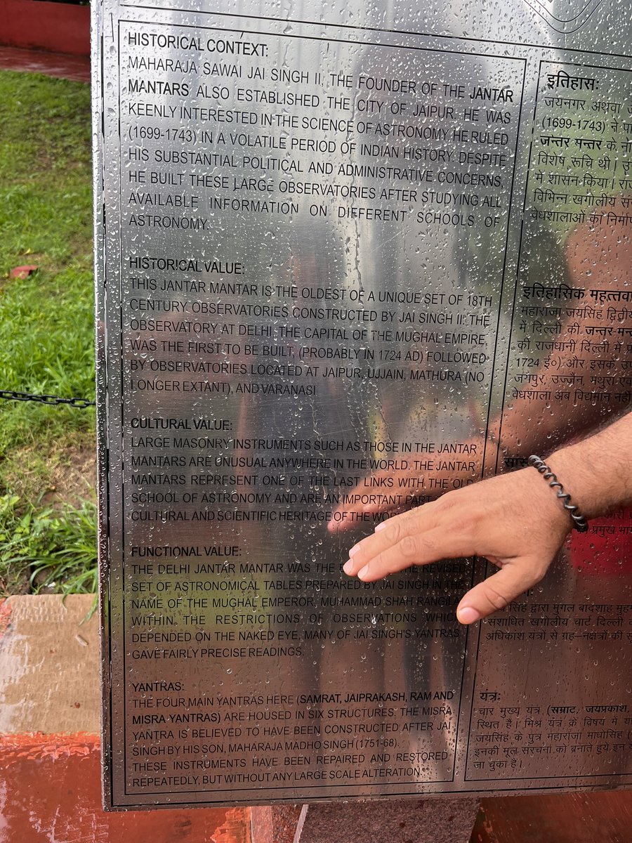 Ok, back home, some of my Delhi pics, first, the Sikh temple, its ...