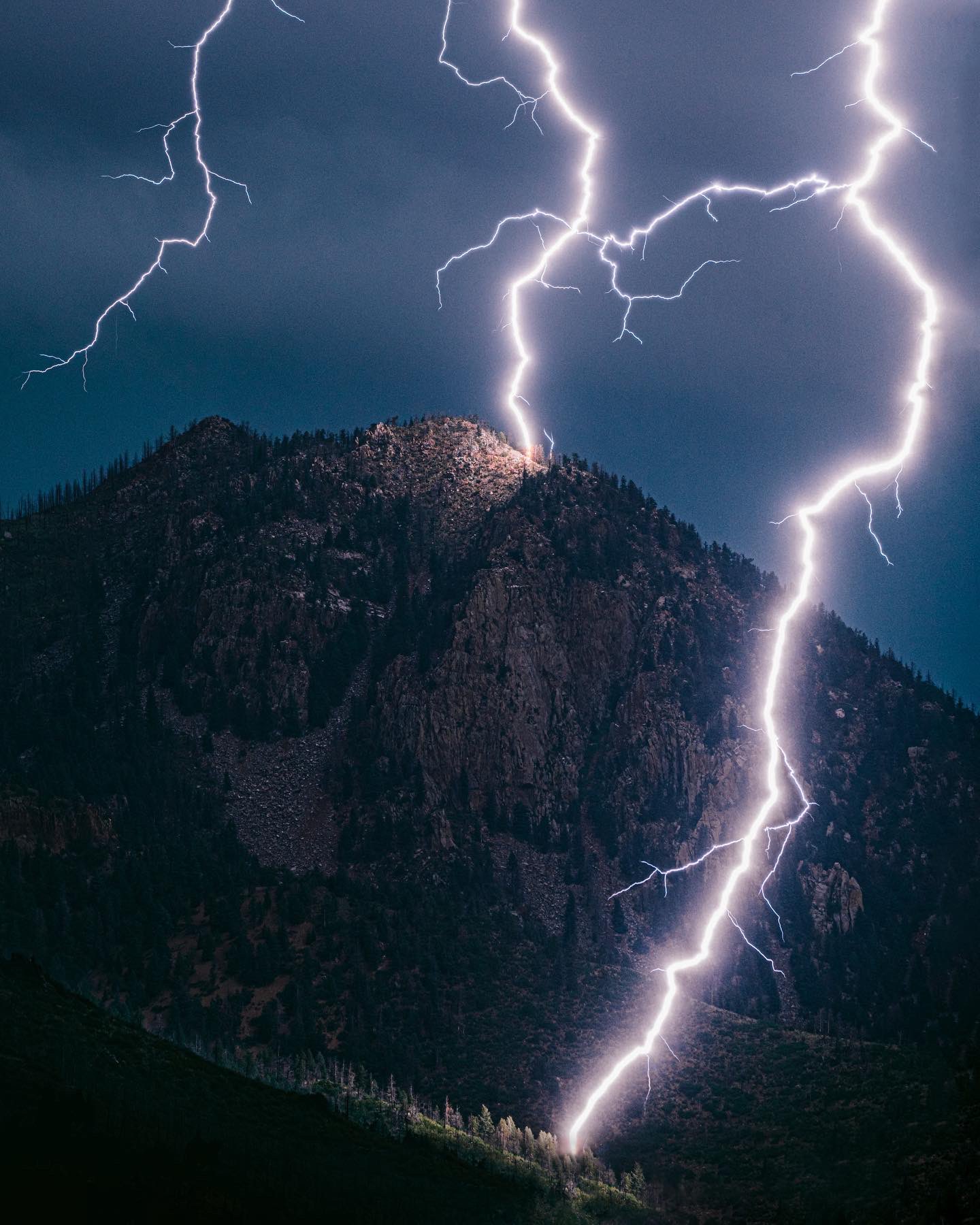 Rob Hoff 🏔🌌🦜💨 on Twitter: "Twin strikes last night on Blodgett Peak. I haven’t ever had as ...