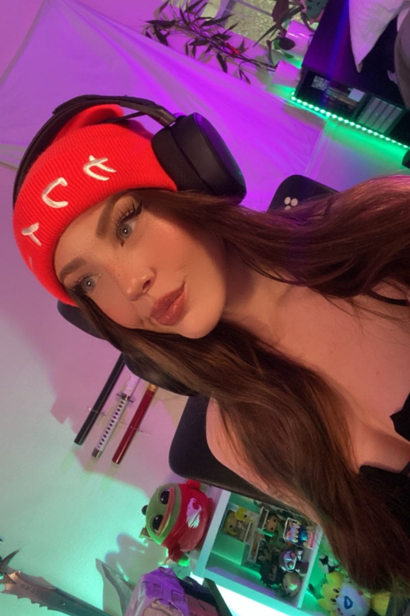 Tayvix ⚔️ on Twitter: "Ohayo 🤍 https://t.co/XwWt0Ze7FK https://t.co/BbMK3gak6C" / Twitter