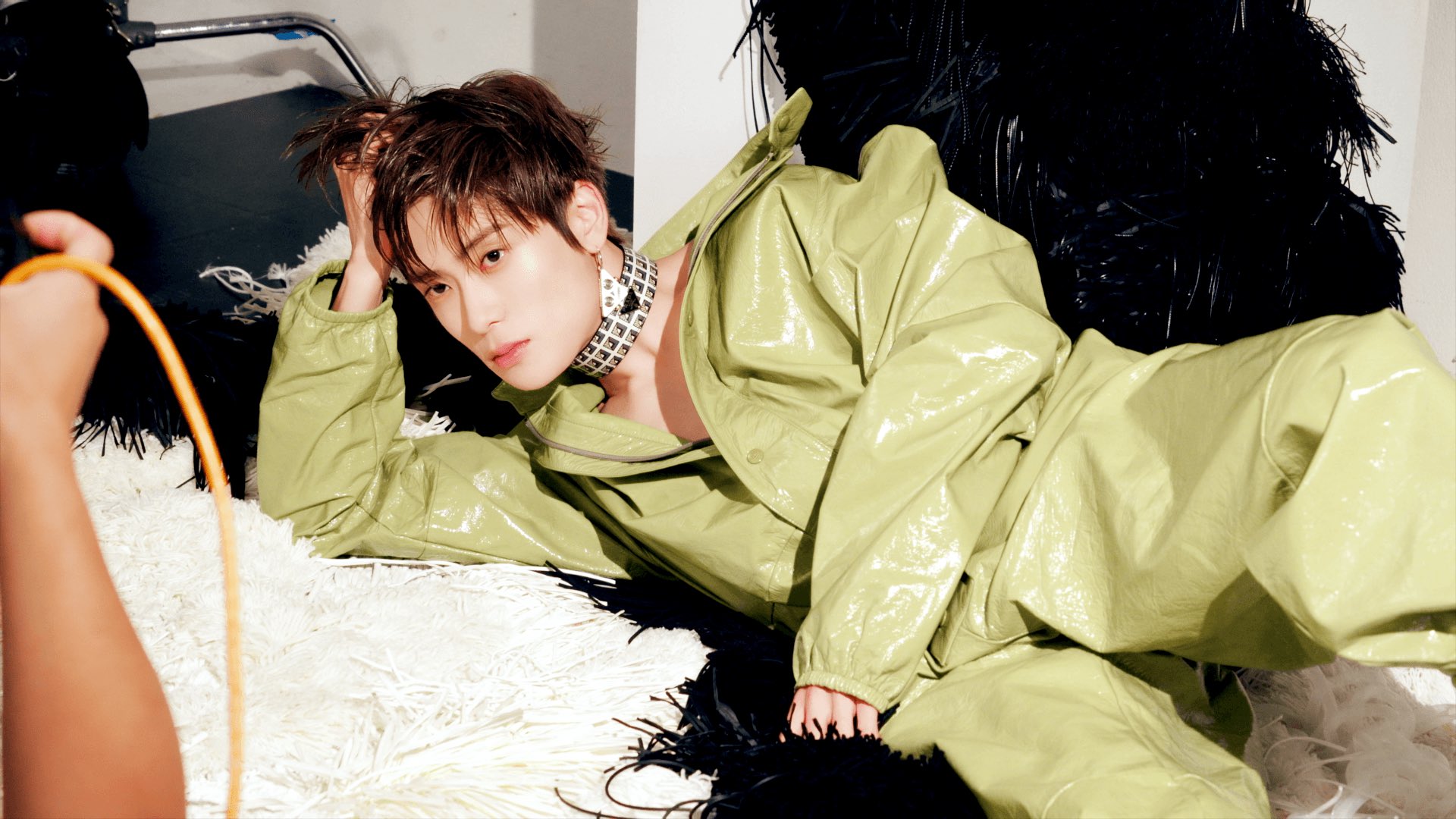 NCT_OFFICIAL_JP on Twitter: "[N’-180] PRADAのアンバサダーとして初めて撮影するグラビアです🖤🤍 | ELLE Photoshoot Behind ...