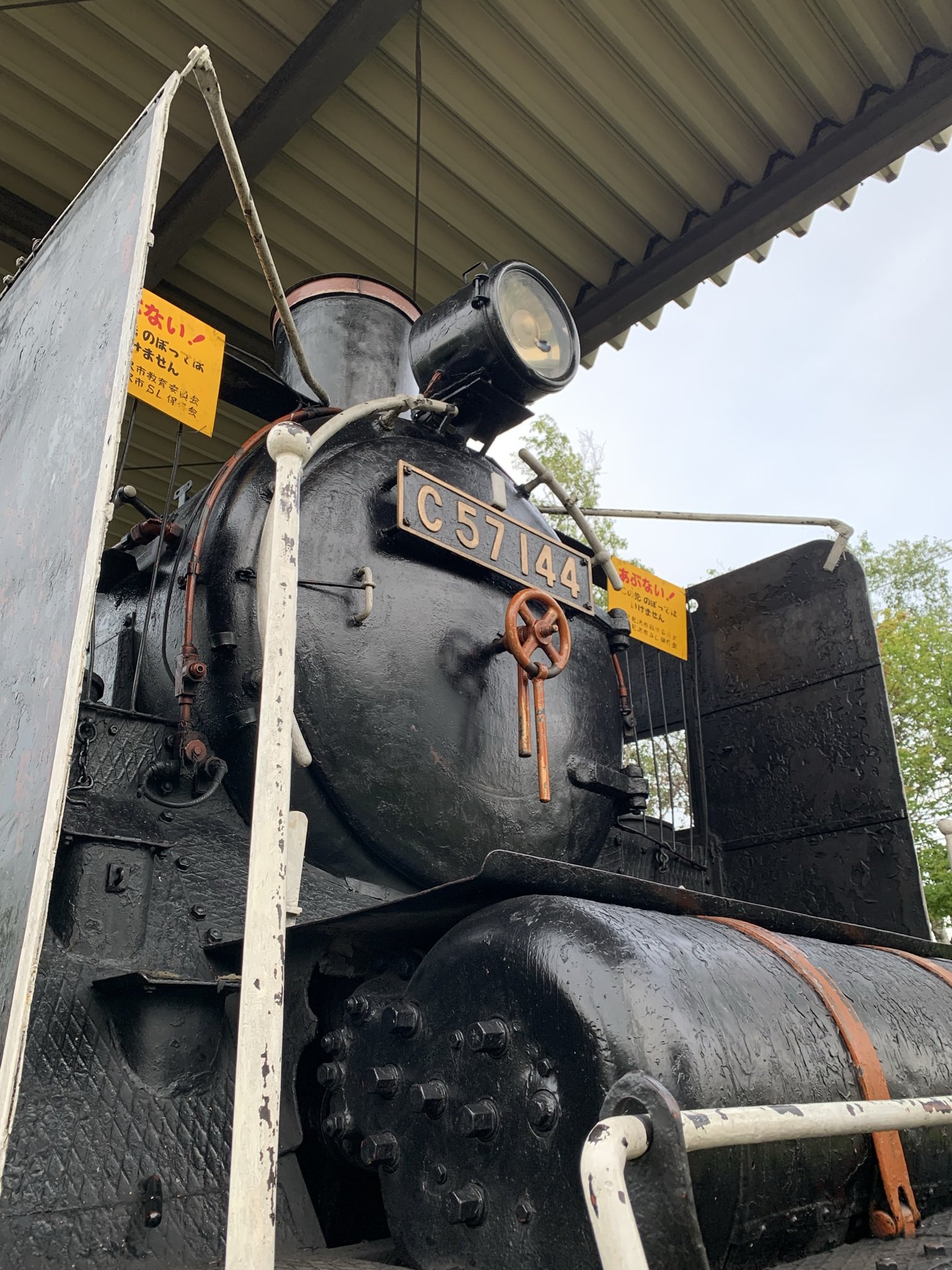 WIW♨️ on Twitter: "北海道旅行その9 岩見沢市みなみ公園 C57144、D5147 岩見沢で一生の大半を過ごしたD5147ﾆｷと 室蘭線でがんばってたC57144 2機綺麗な ...