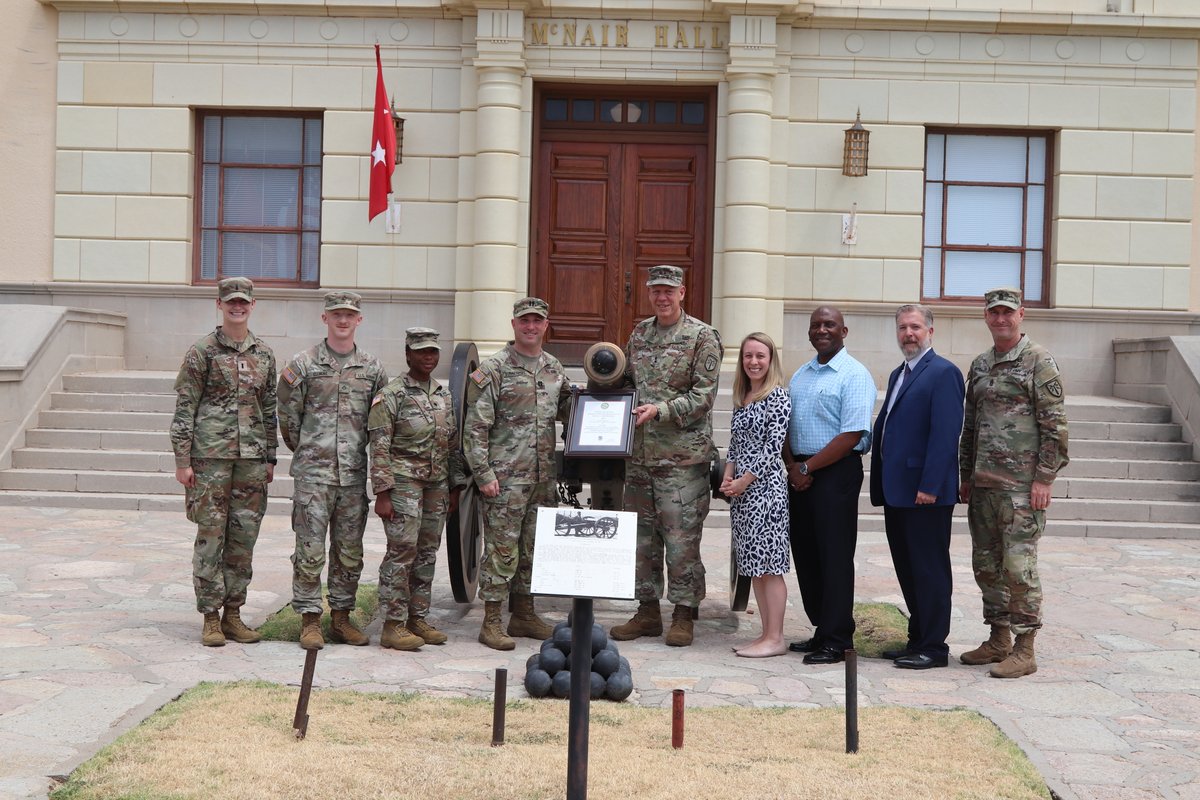 Us Army Fort Sill On Twitter Fcoe Cg Maj Gen Kamper Presented