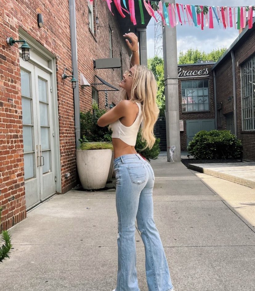 Hot Celebs Page on Twitter: "Livvy Dunne"