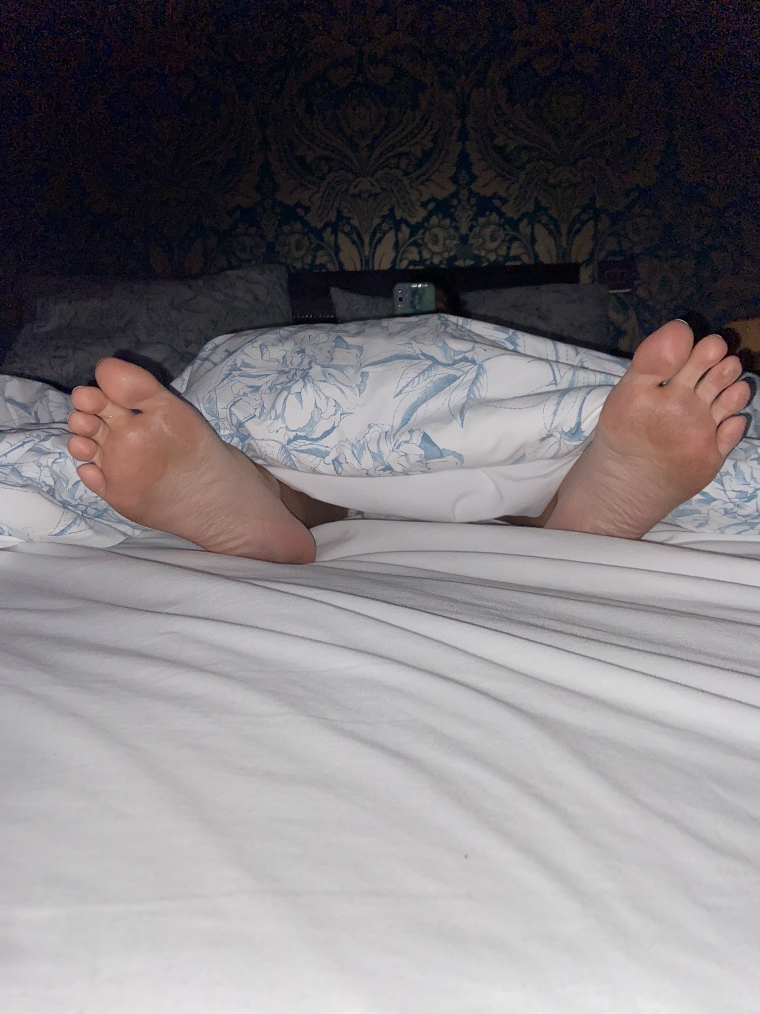 Goddess Silky Soles 5 6k On Twitter Lying In Bed Relaxing Who Will
