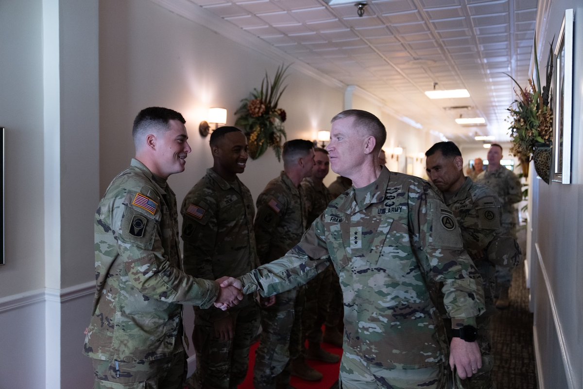 Us Army Central Third Army On Twitter Giving These Strongsergeants