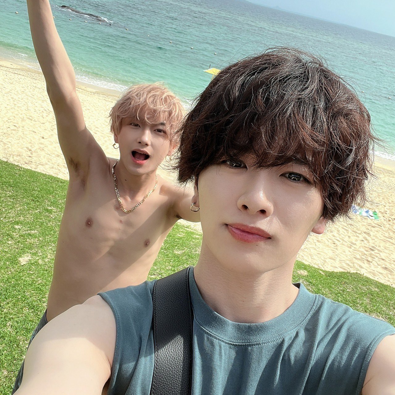 椚 三波斗 on Twitter: "9bic 1st photobook の通常バージョンとソロ表紙バージョンが解禁されました‼️ 9月22日発売なのでソロ表紙verも是非買ってください ️ ...